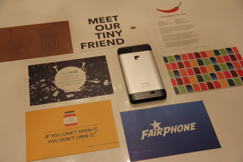 FAIRPHONE. Le smartphone transparent - Without Model